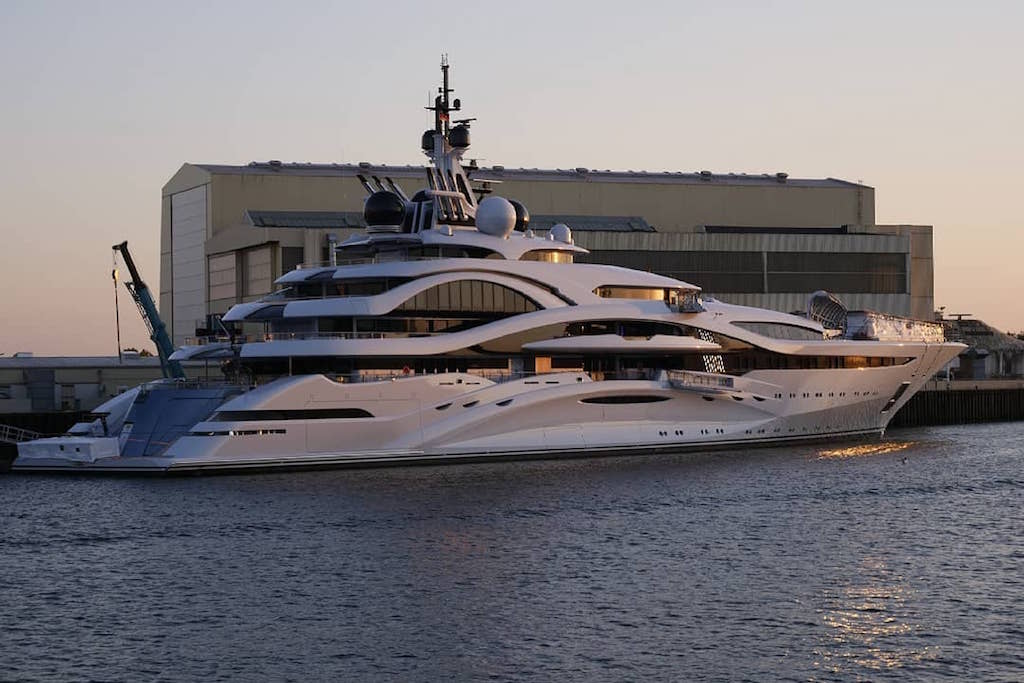 Yacht AL LUSAIL, Lurssen | CHARTERWORLD Luxury Superyacht Charters